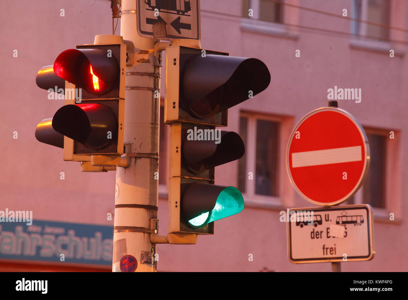 Pedestrian crossing light hi-res stock photography and images - Alamy