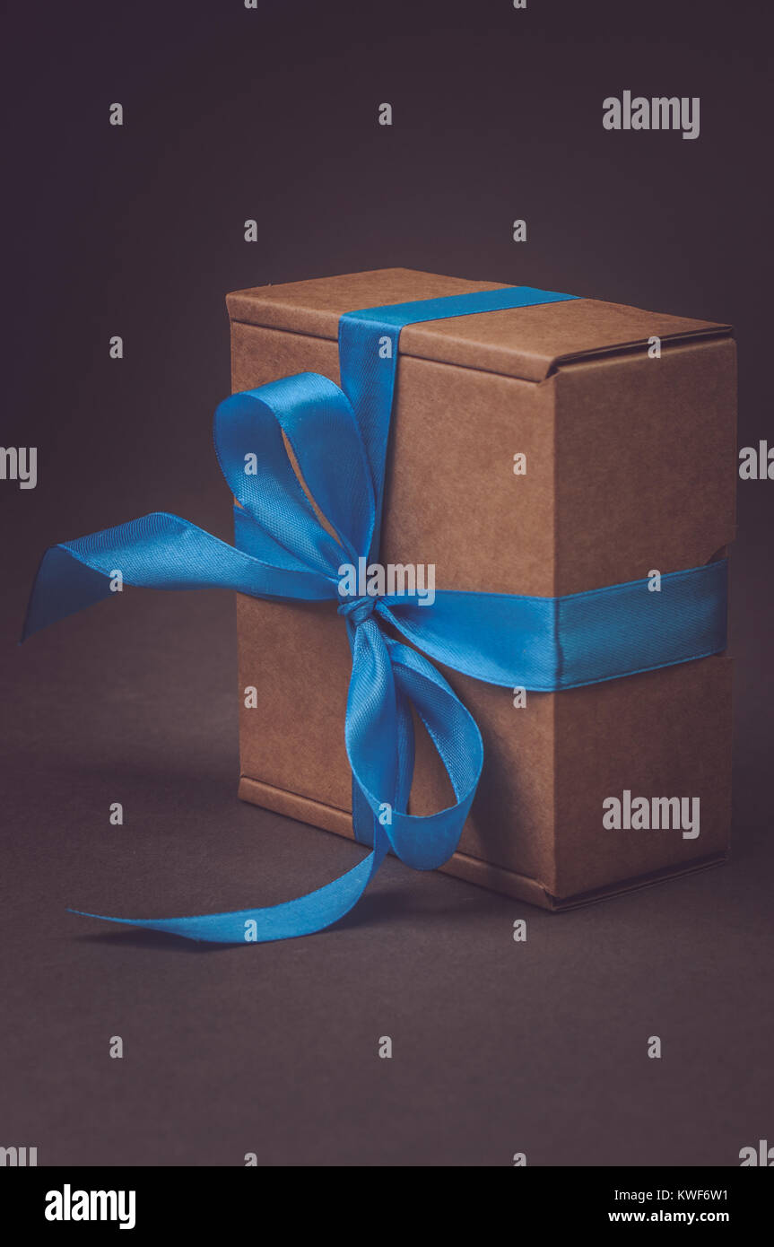 Paper gift box with bow Stock Photo - Alamy