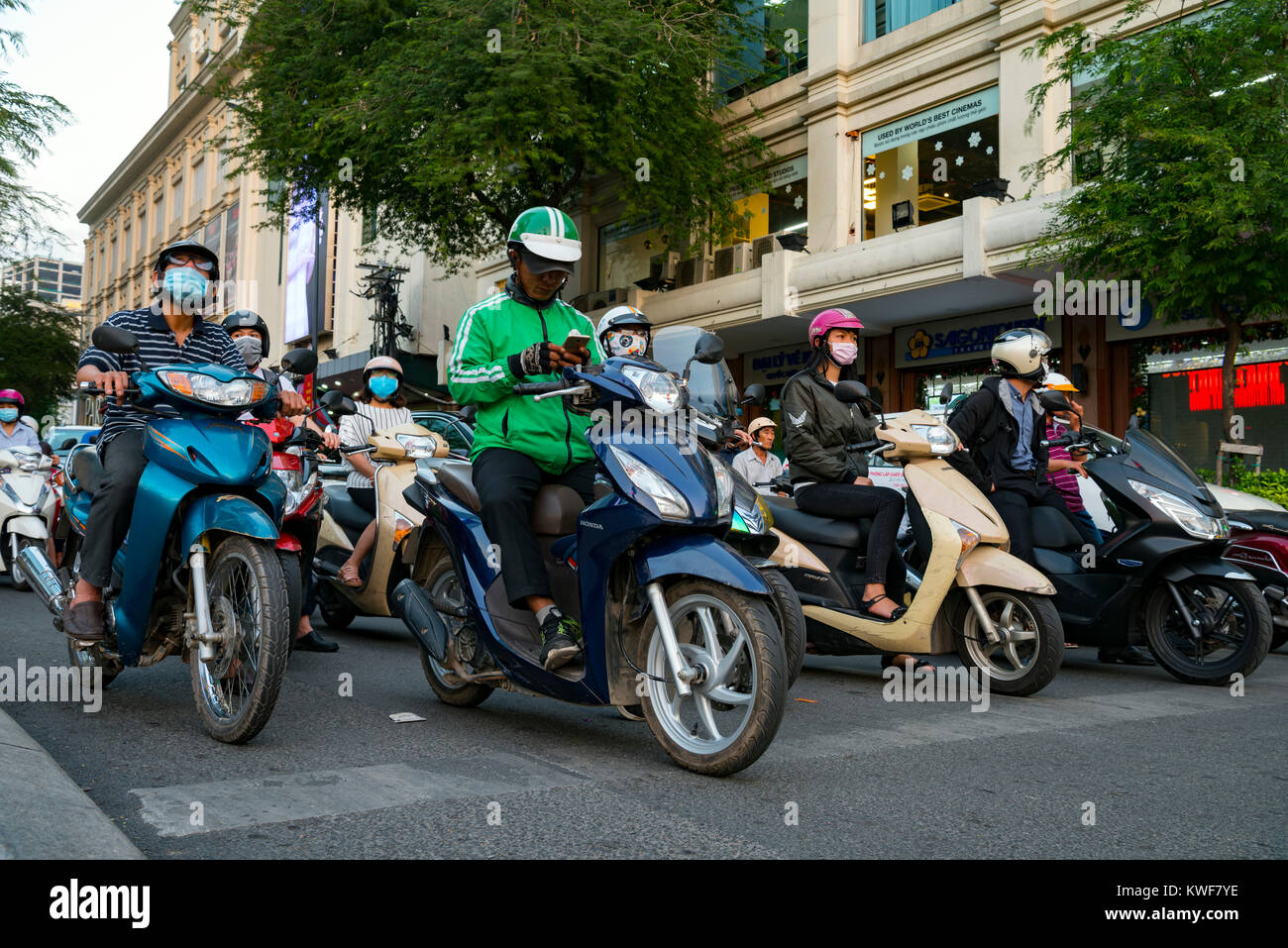 Pollution masks hi-res stock photography and images - Alamy