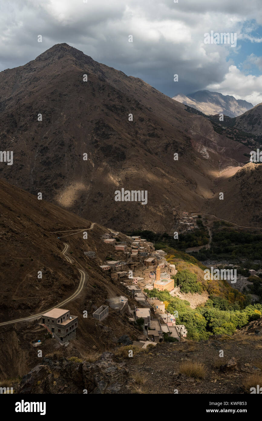 Mosque faraway hi-res stock photography and images - Alamy