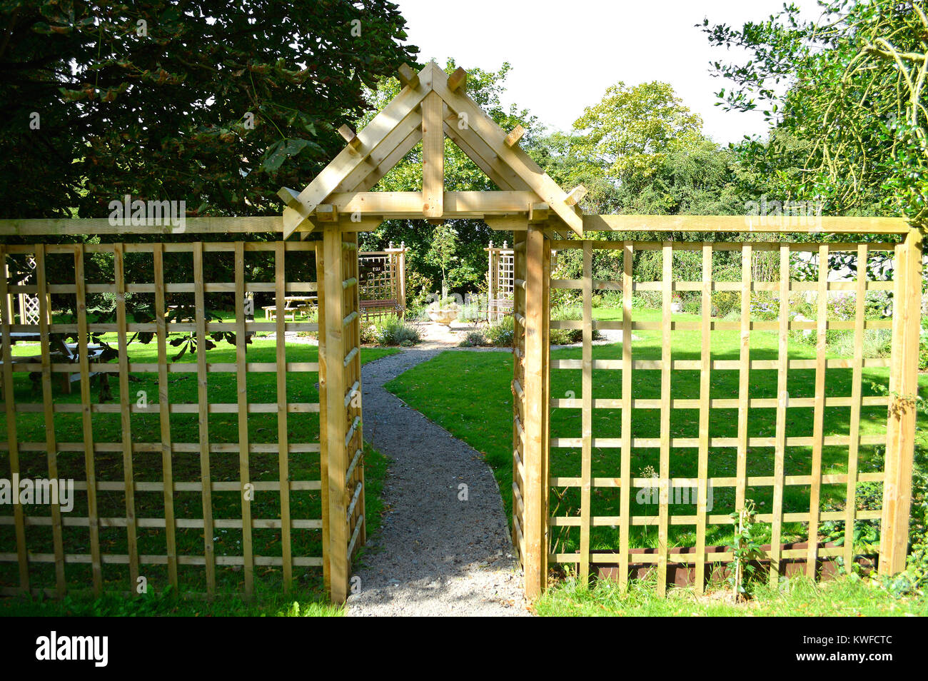 Timber screen hi-res stock photography and images - Alamy