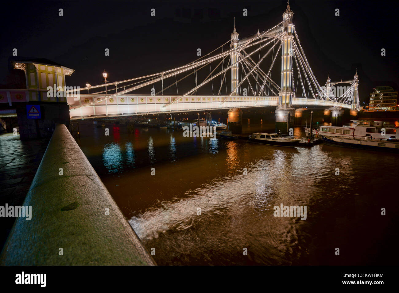 Albert bridge at night hi-res stock photography and images - Alamy
