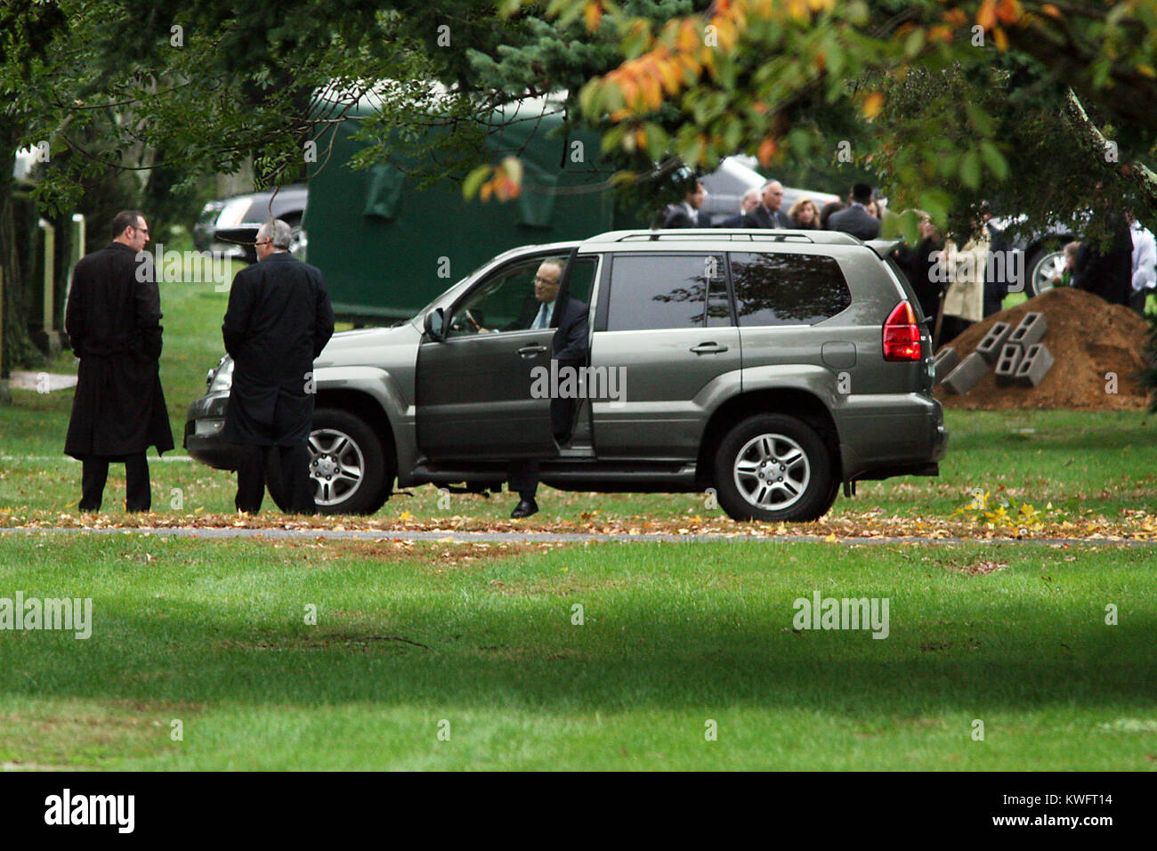 Funeral scam hi-res stock photography and images - Alamy
