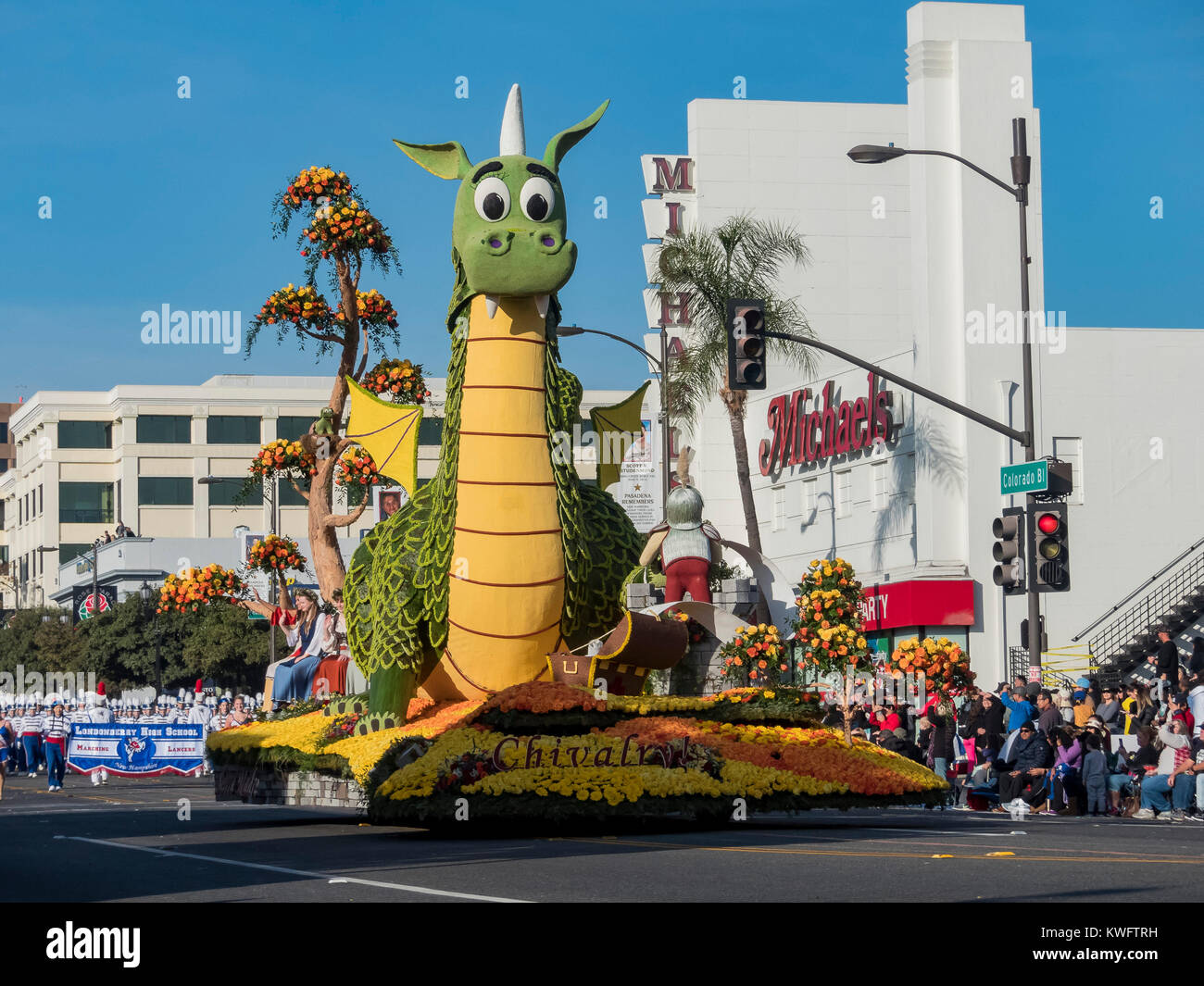 Dragon float hi-res stock photography and images - Alamy