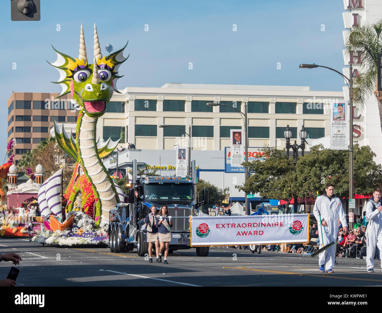Dragon float hi-res stock photography and images - Alamy