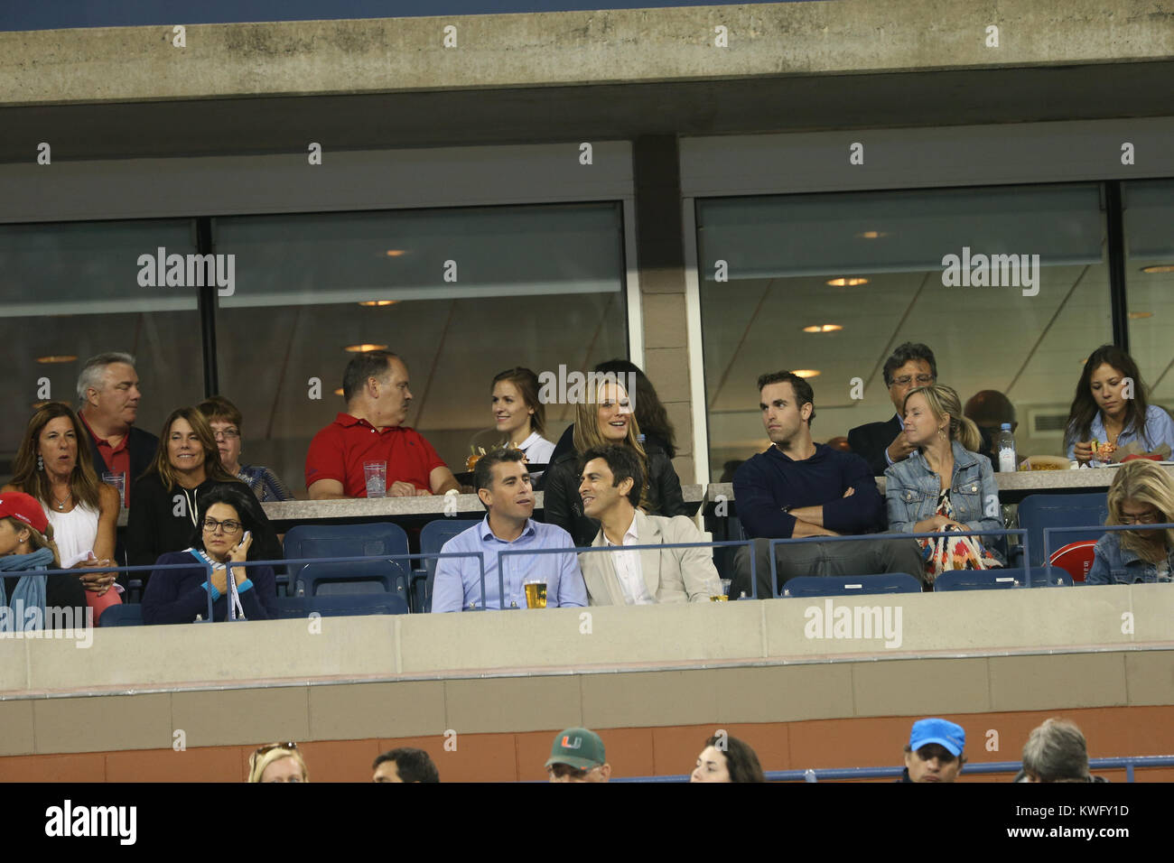 Molly sims 2013 hi-res stock photography and images - Alamy