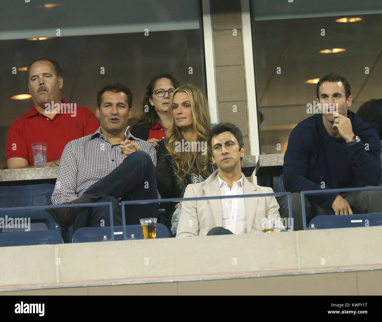 Molly sims 2013 hi-res stock photography and images - Alamy