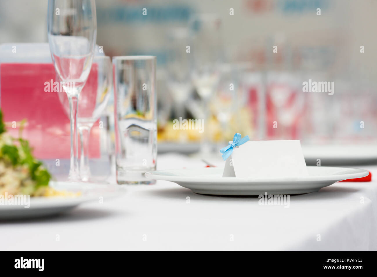 Blank event Guest Card on plate in restaurant Stock Photo - Alamy