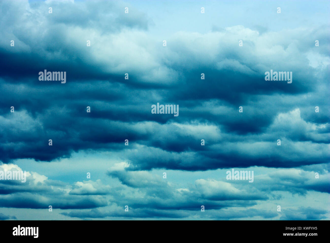Heavy layer of clouds hi-res stock photography and images - Alamy