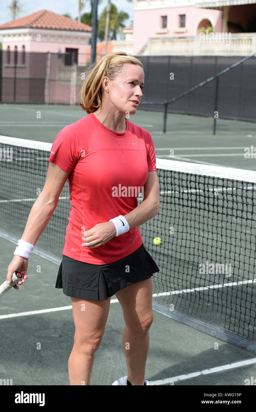 Elisabeth Shue Tennis Elisabeth Shue During The Bryan Brothers Rackets