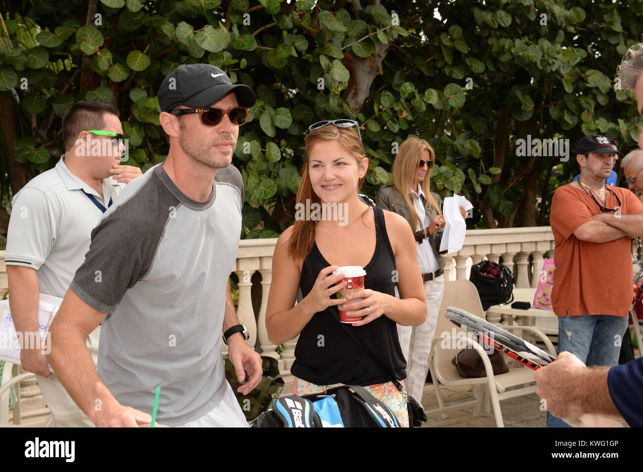 BOCA RATON, FL - NOVEMBER 15: Scott Foley Marika Dominczyk participates ...