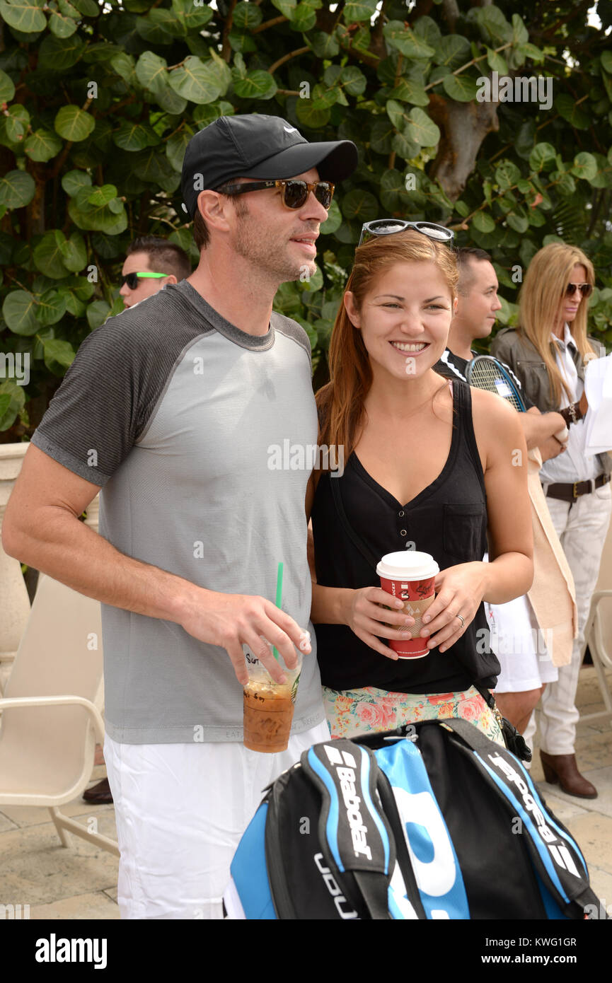 BOCA RATON, FL - NOVEMBER 15: Scott Foley Marika Dominczyk participates ...