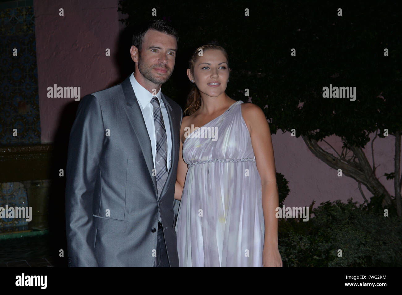 BOCA RATON, FL - NOVEMBER 16: Scott Foley Marika Dominczyk arrives at ...