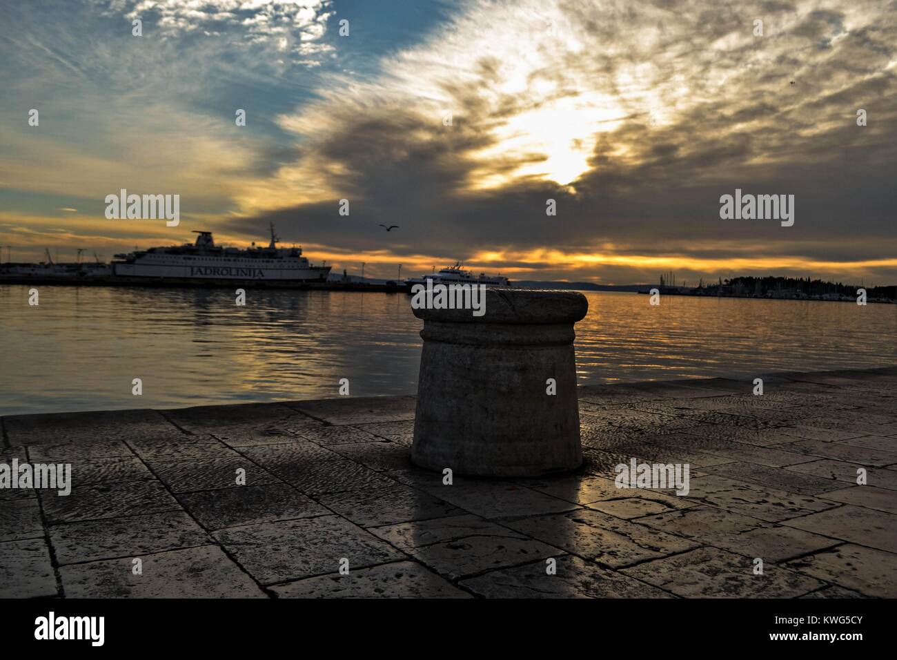 Split from cruise ship hi-res stock photography and images - Alamy