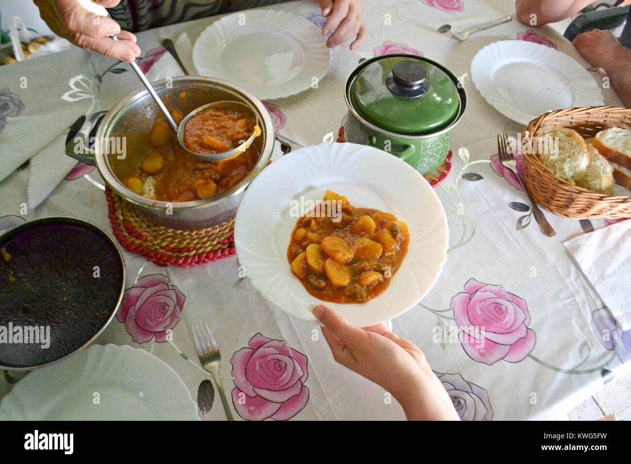 Home sharing food gathering hi-res stock photography and images - Alamy