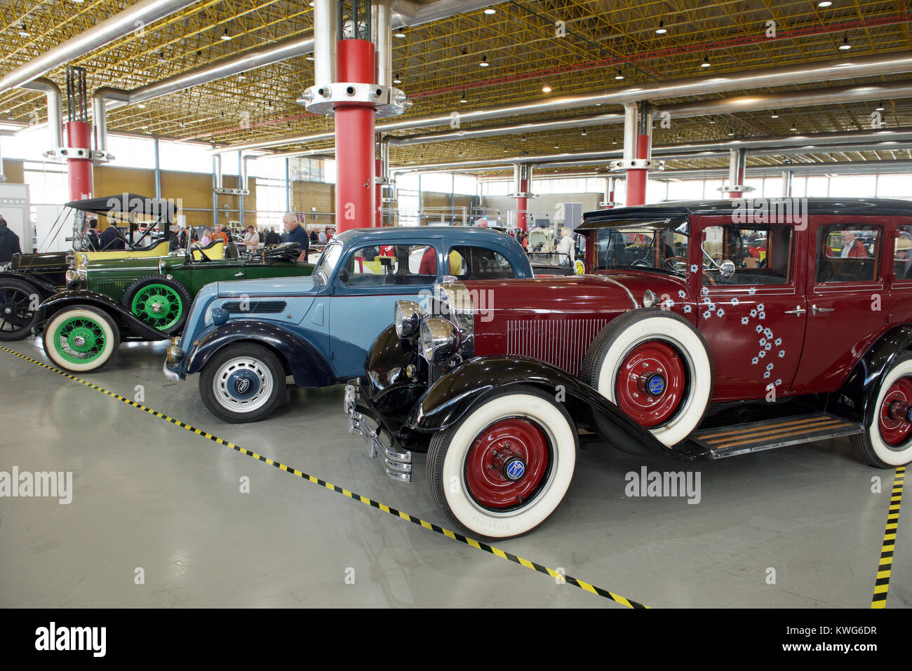 Line up of classic cars hi-res stock photography and images - Alamy