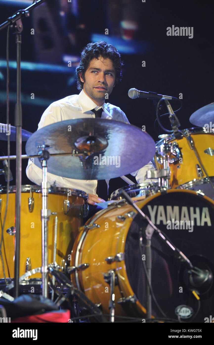 MIAMI BEACH, FL - JANUARY 02: The Honey Brothers (featuring Adrian ...