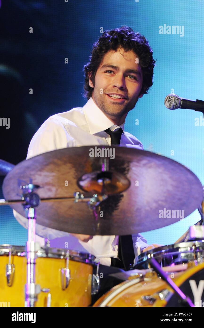 MIAMI BEACH, FL - JANUARY 02: The Honey Brothers (featuring Adrian ...