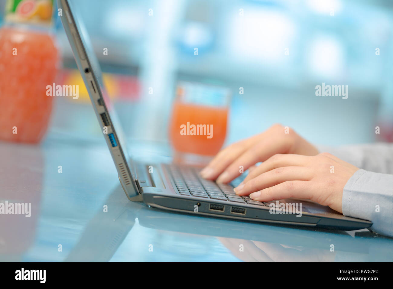 Hands girl working on laptop Stock Photo - Alamy