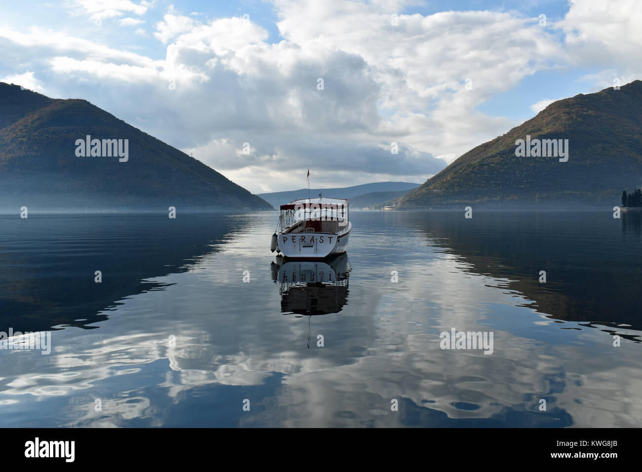 Reflective waater hi-res stock photography and images - Alamy