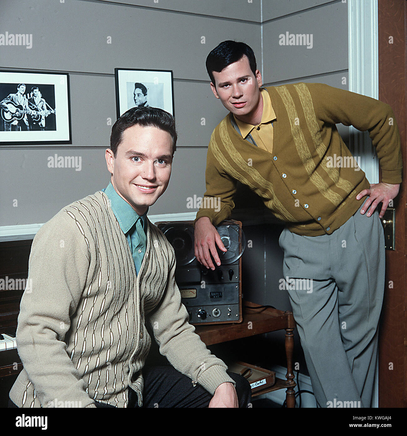 Sep 26, 1999 - SKAKE, RATTLE & ROLL TV-FILM STILL MARK HOPPUS THOMAS ...