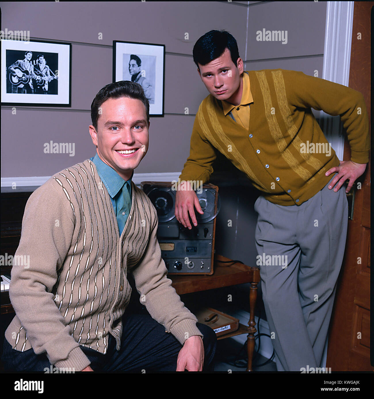 Sep 26, 1999 - SKAKE, RATTLE & ROLL TV-FILM STILL MARK HOPPUS THOMAS ...