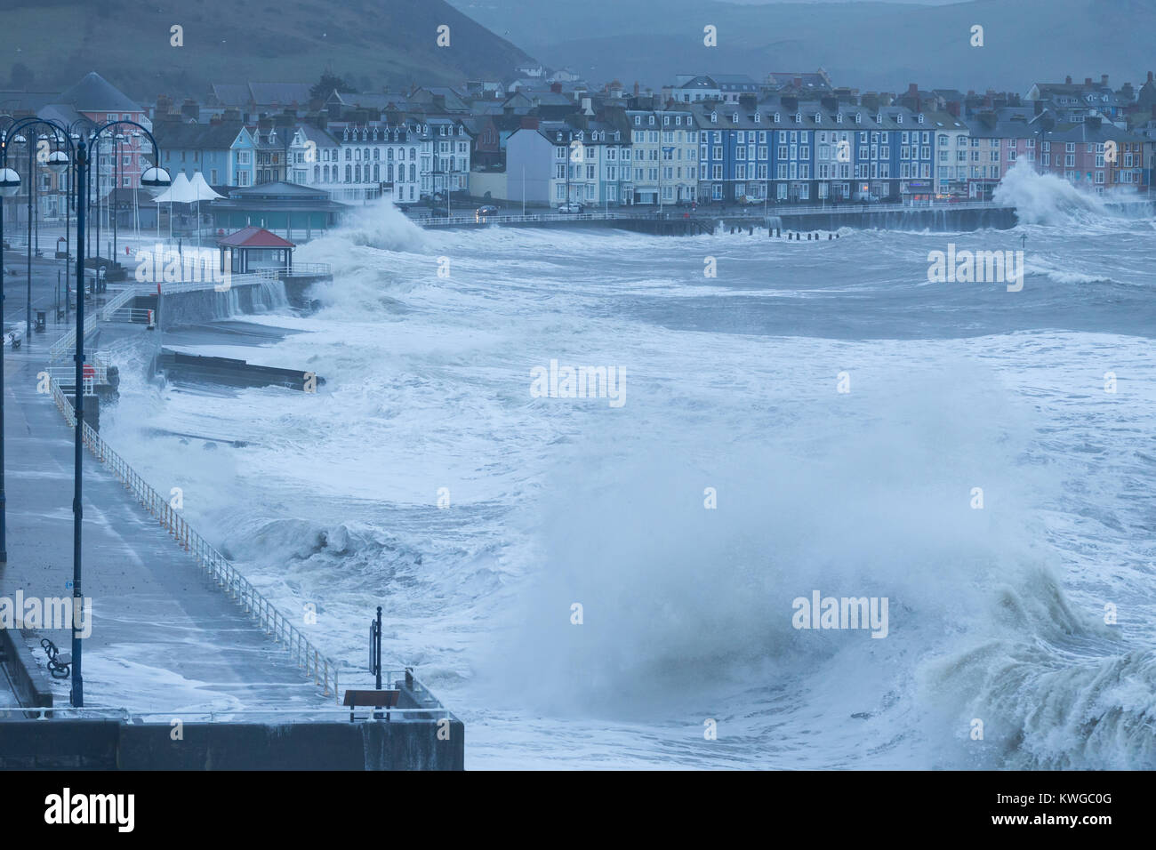 Crashing waves storm town wales hi-res stock photography and images - Alamy