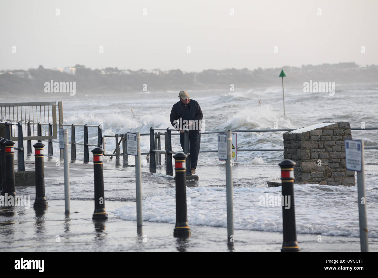 Storm Eleanor battering the south coast of England at Mudeford Quay ...