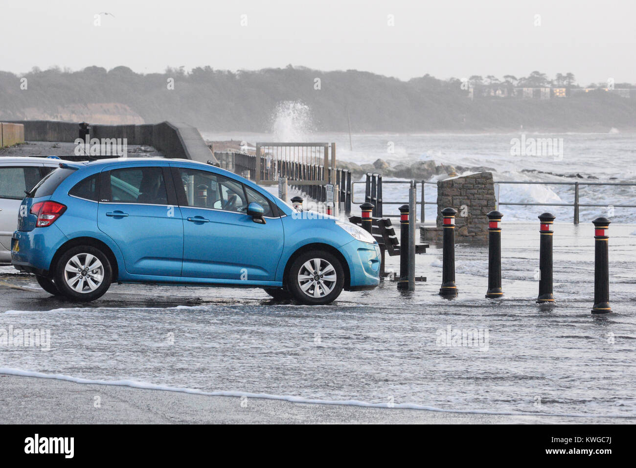 Storm Eleanor battering the south coast of England at Mudeford Quay ...