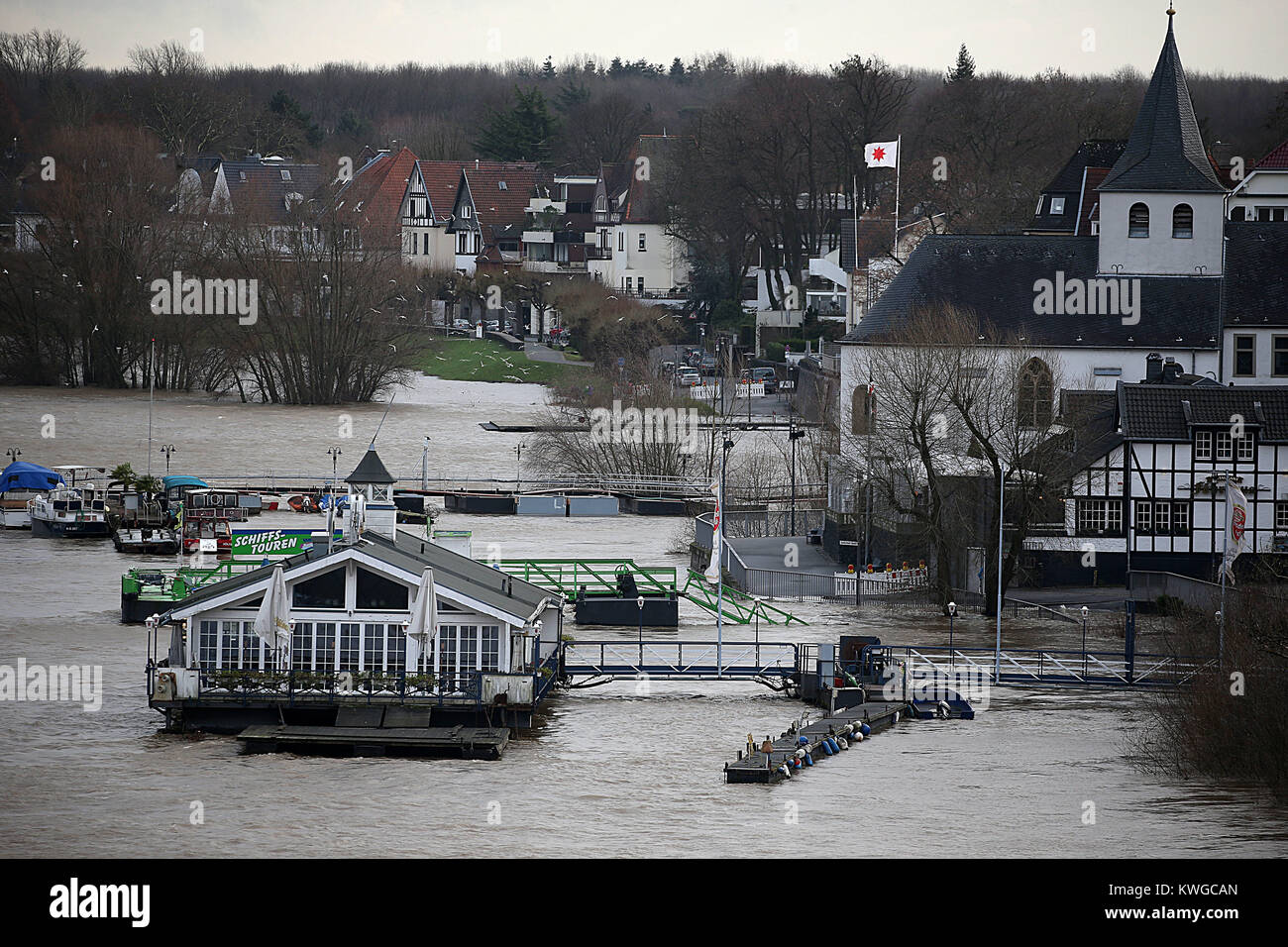 Cologne, Germany. 03rd Jan, 2018. Parts of the Rhine waterfront are ...