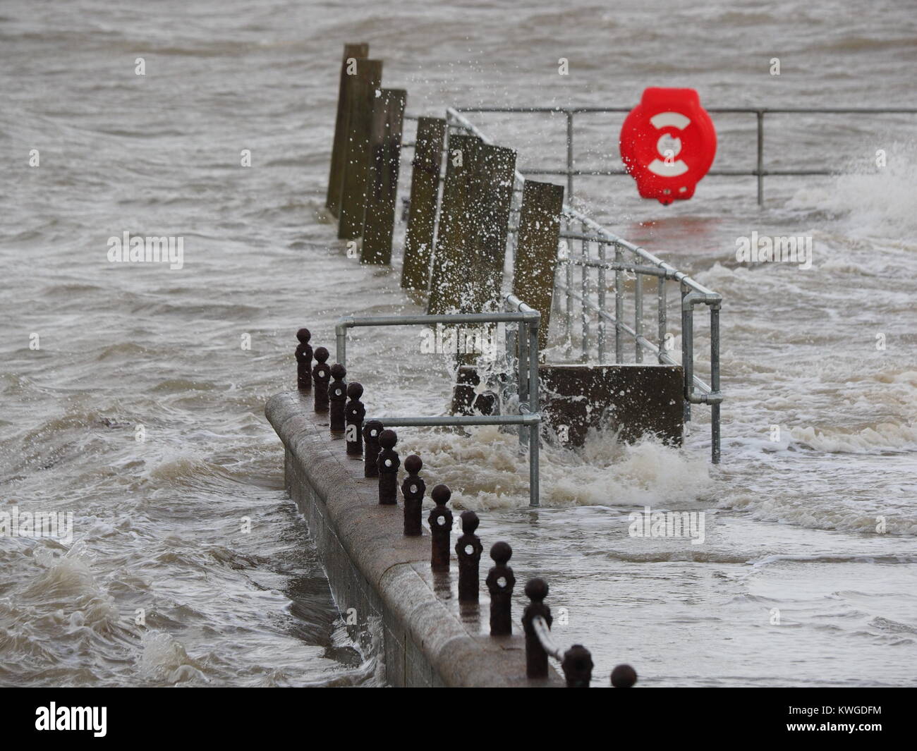 Sheerness, Kent, UK. 3rd Jan, 2018. UK Weather: Storm Eleanor batters ...