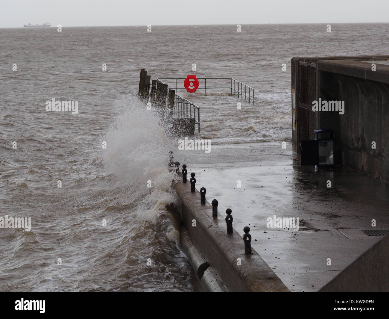 Sheerness, Kent, UK. 3rd Jan, 2018. UK Weather: Storm Eleanor batters ...