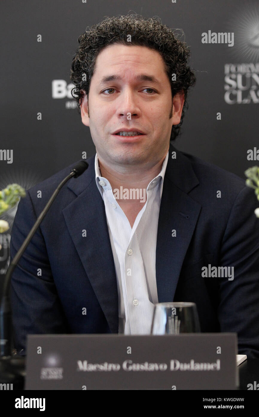 Gustavo Dudamel L High Resolution Stock Photography and Images - Alamy