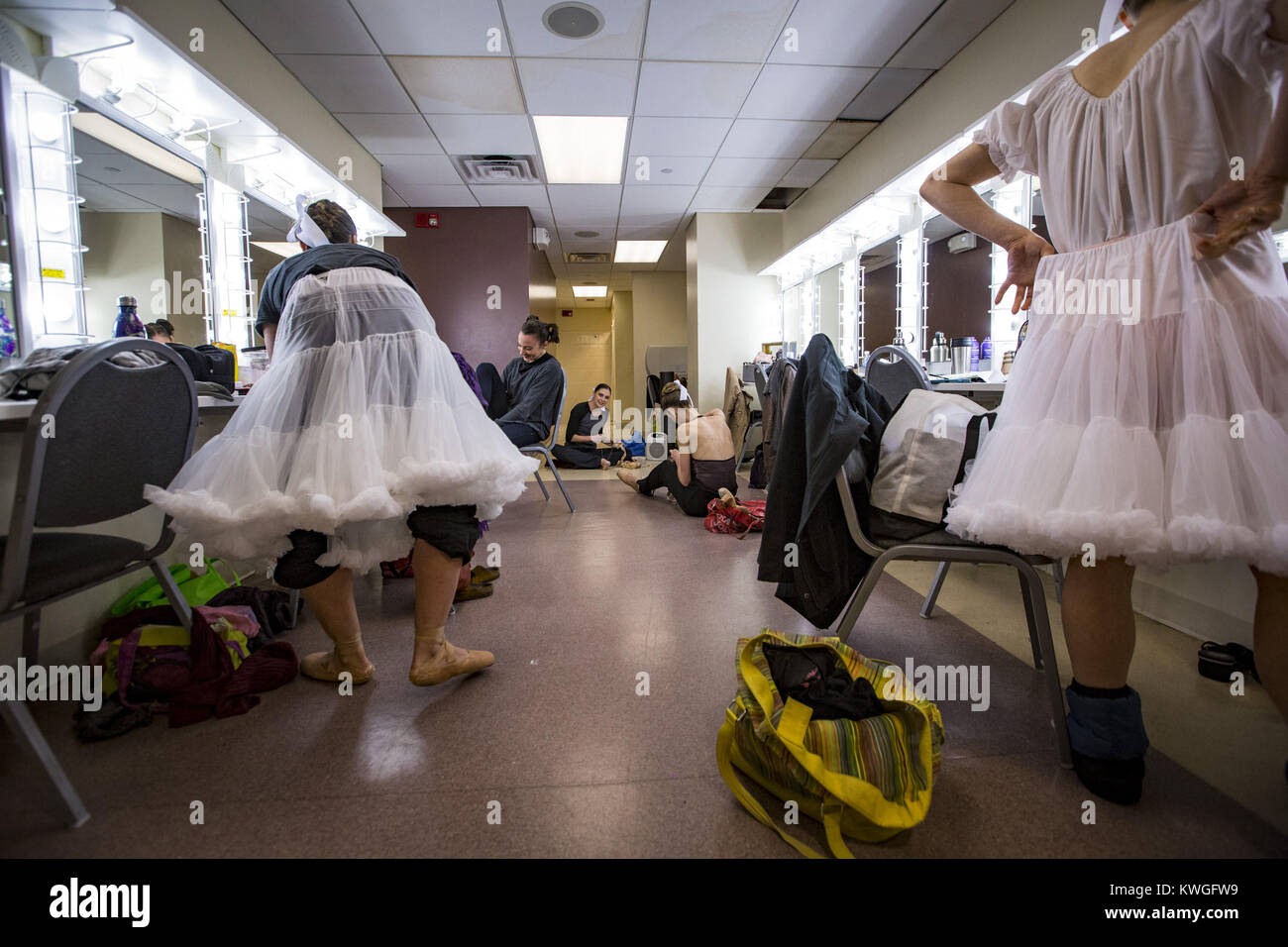 Davenport, Iowa, USA. 1st Apr, 2017. Ballet Quad-Cities dancers in the ...