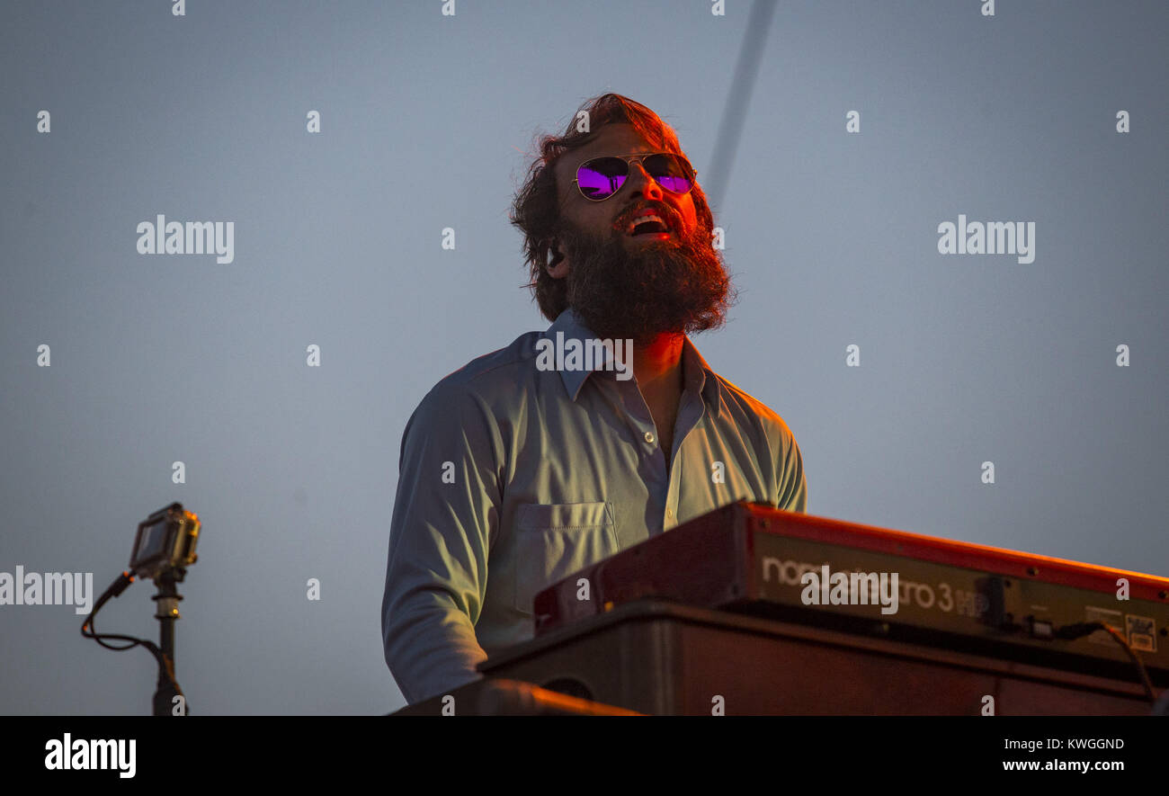 Davenport, Iowa, USA. 6th Aug, 2017. A piano player in the band of ...