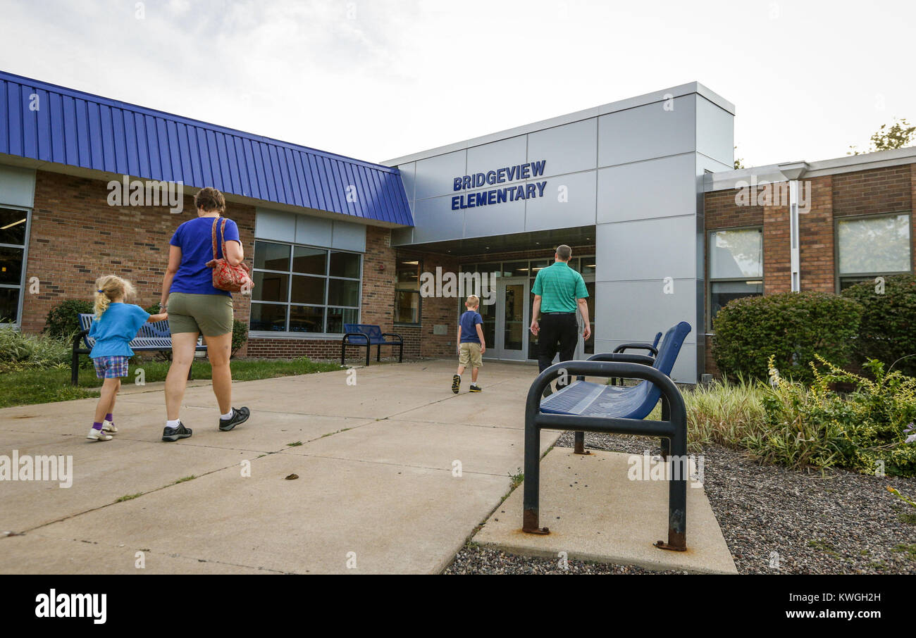 Davenport, Iowa, USA. 14th Sep, 2016. A family is seen walking in the ...