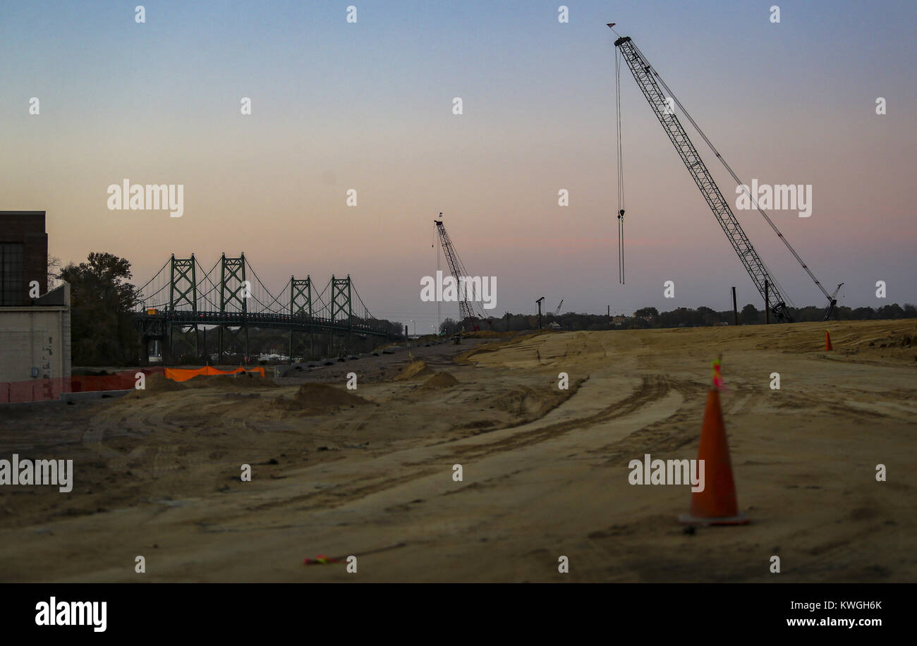 Moline, Iowa, USA. 9th Nov, 2017. Work continues on the Interstate 74 ...