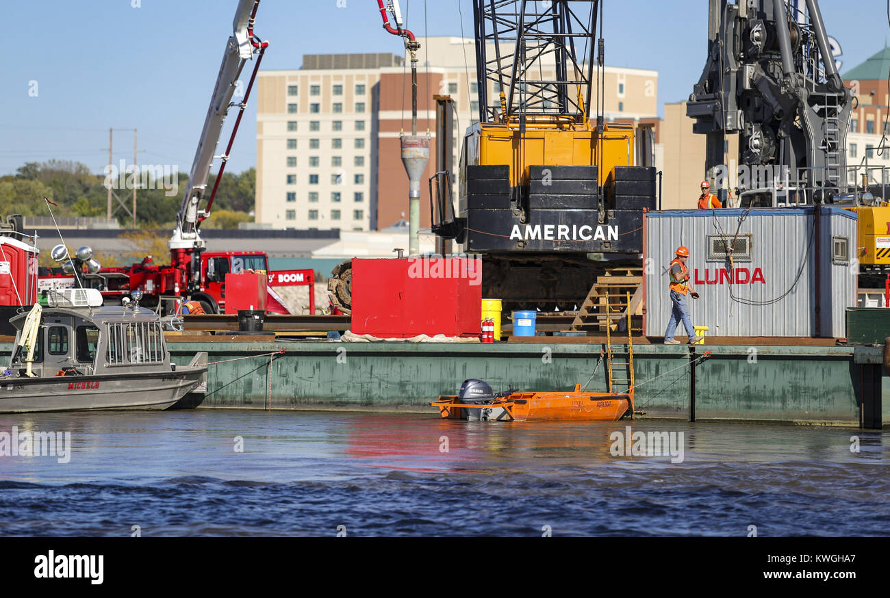 Moline, Iowa, USA. 16th Oct, 2017. Barges are seen loaded with ...