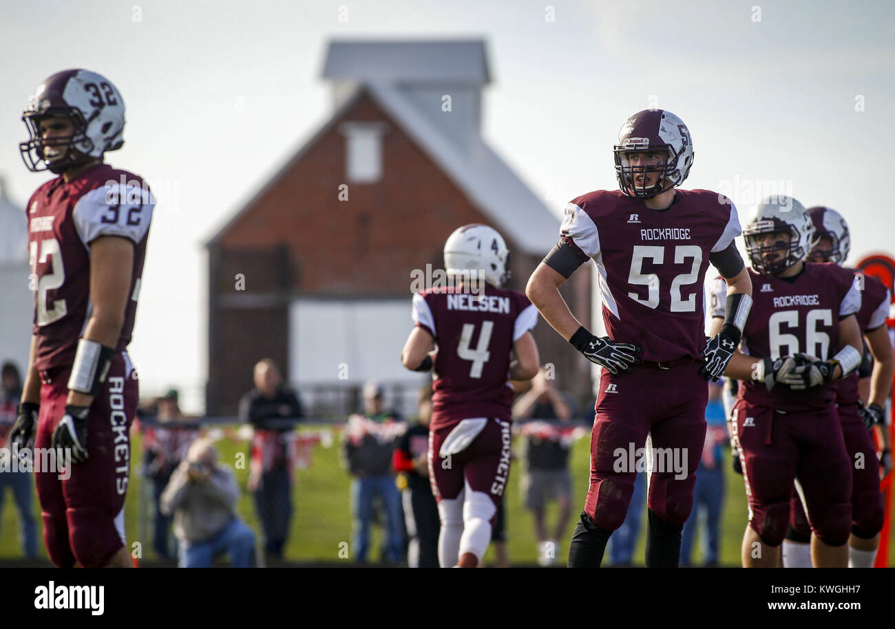 Edgington, Iowa, USA. 5th Nov, 2016. Rockridge's Logan Farrington (52 ...