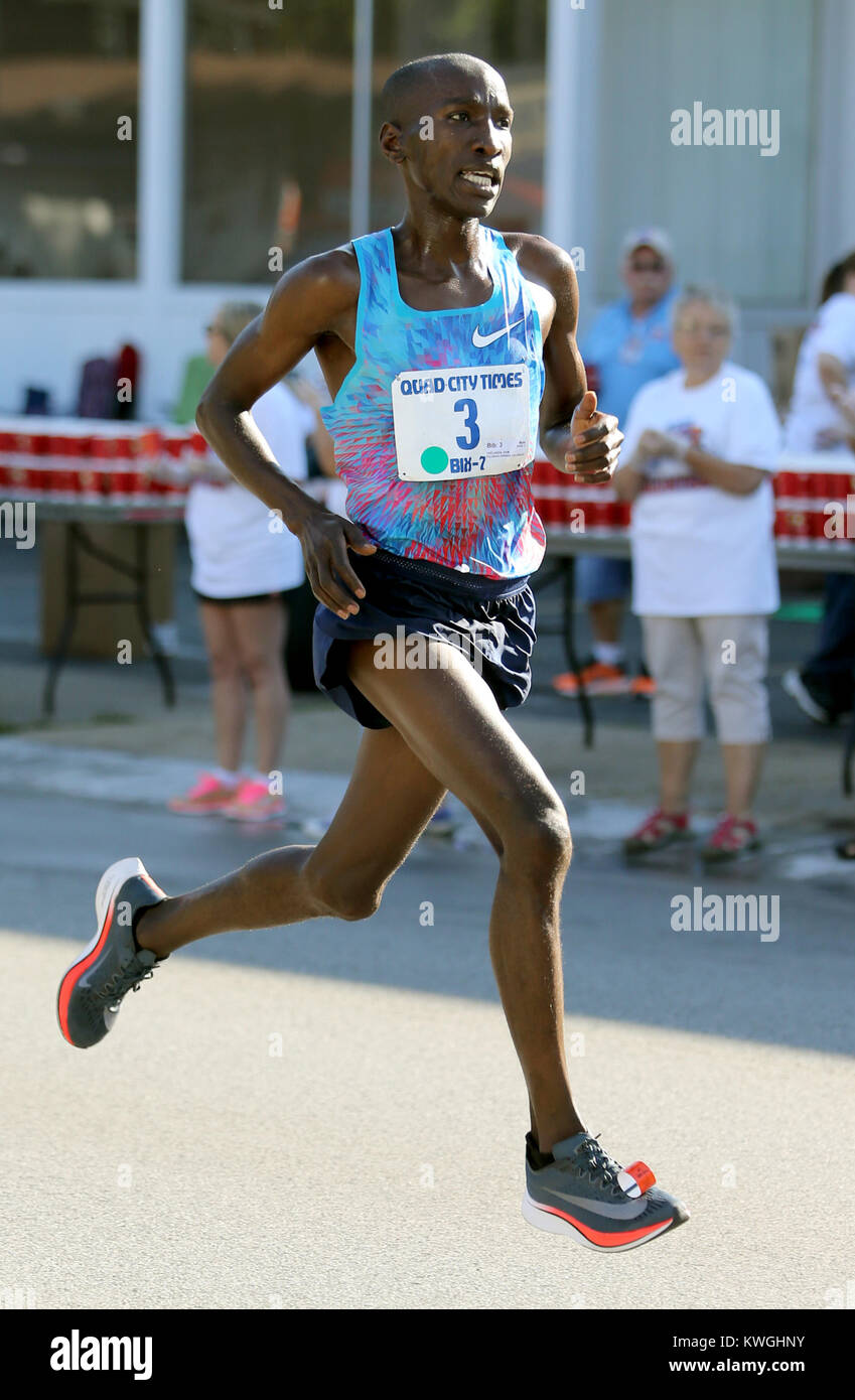 Davenport, Iowa, USA. 28th July, 2017. Sam Chelanga (3) of Manitou ...