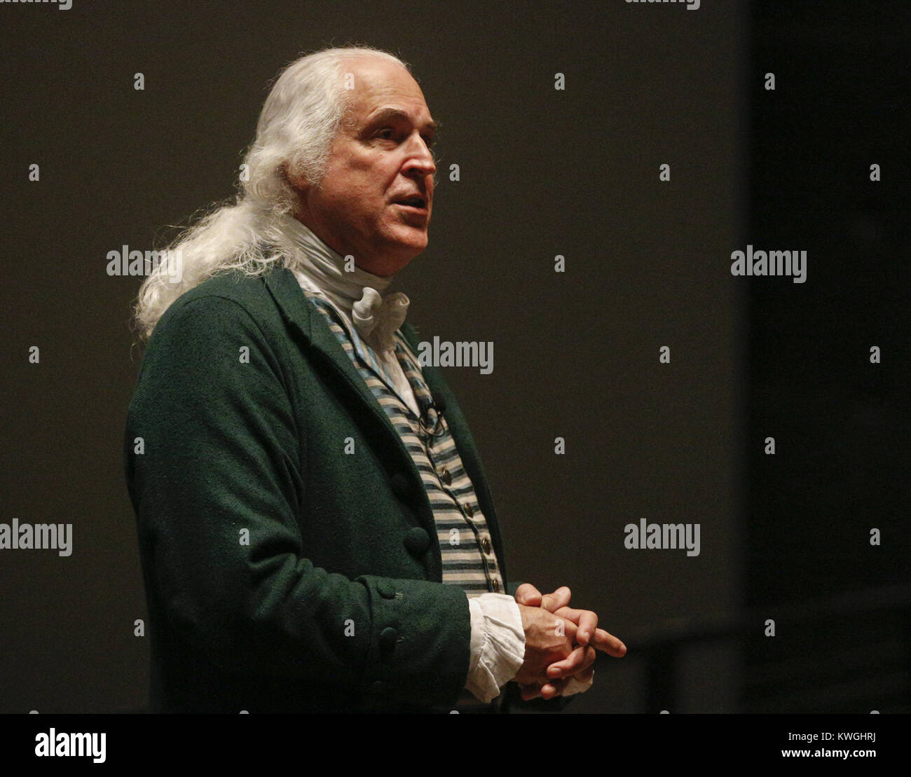 Davenport, Iowa, USA. 26th Oct, 2016. Dean Malissa, the official and ...