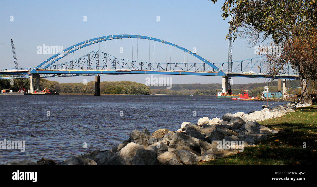 Savanna, Iowa, USA. 21st Oct, 2017. The new single arch Savanna/ Sabula ...