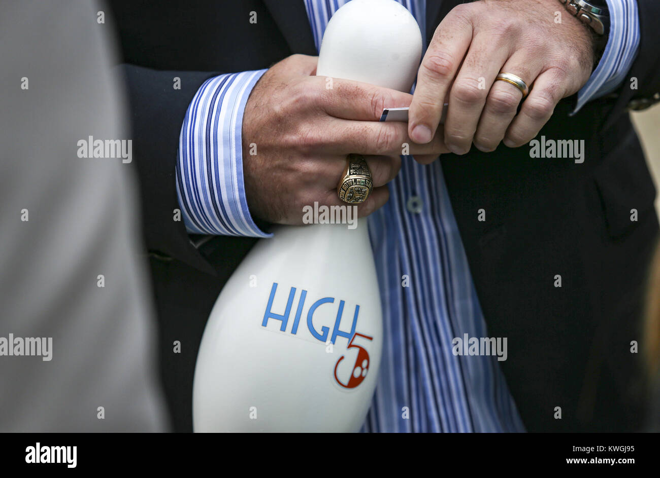 Bettendorf, Iowa, USA. 11th Oct, 2017. High Five Entertainment ...