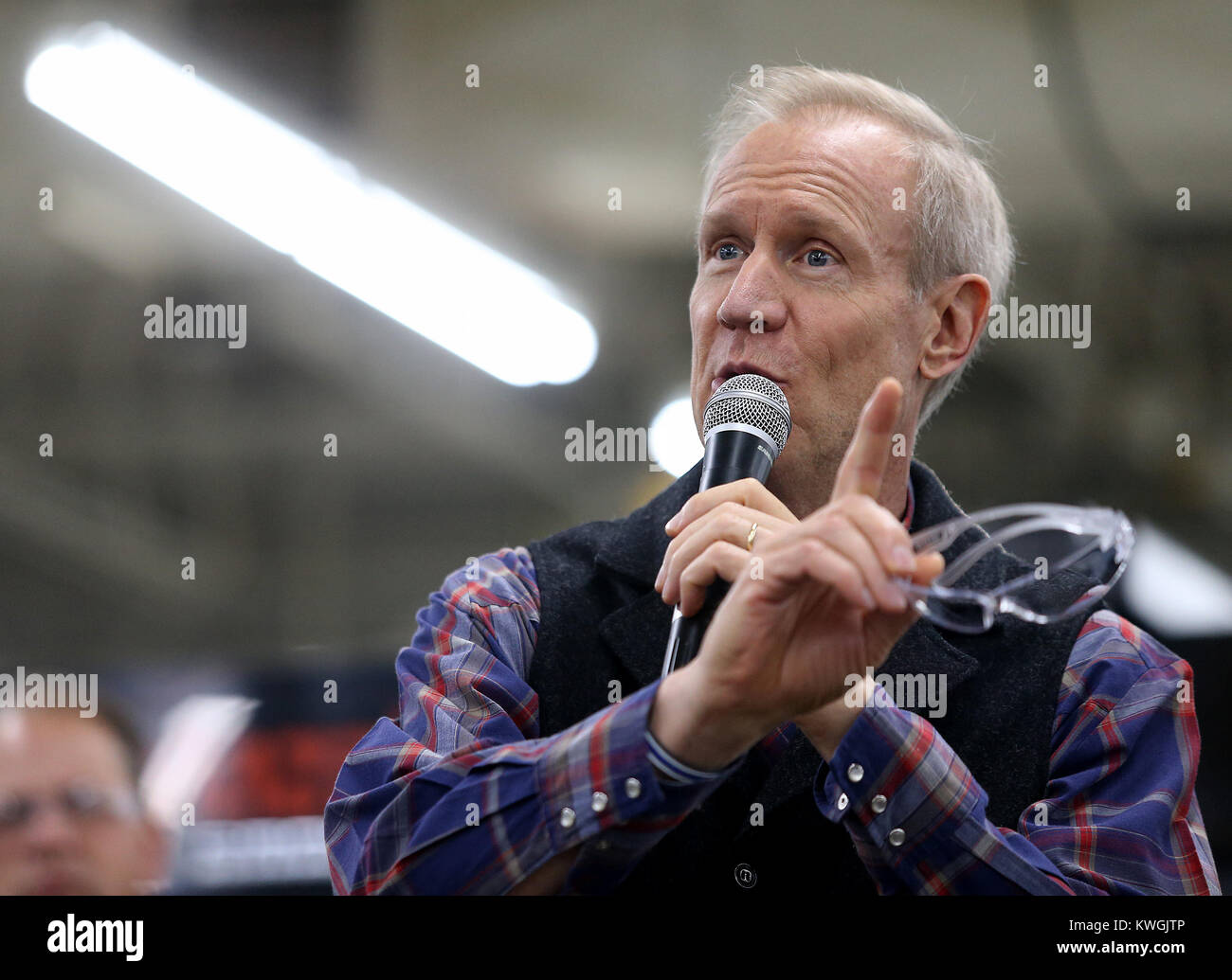 Moline, Iowa, USA. 14th Nov, 2017. Illinois Governor Bruce Rauner talks ...