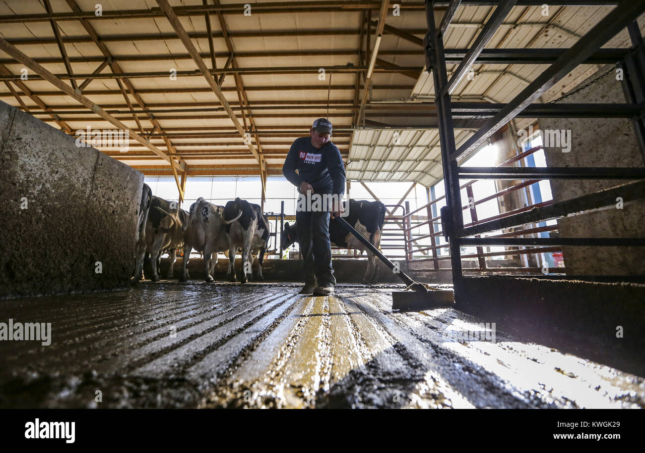 Long Grove, Iowa, USA. 9th Oct, 2017. North Scott student Collin ...