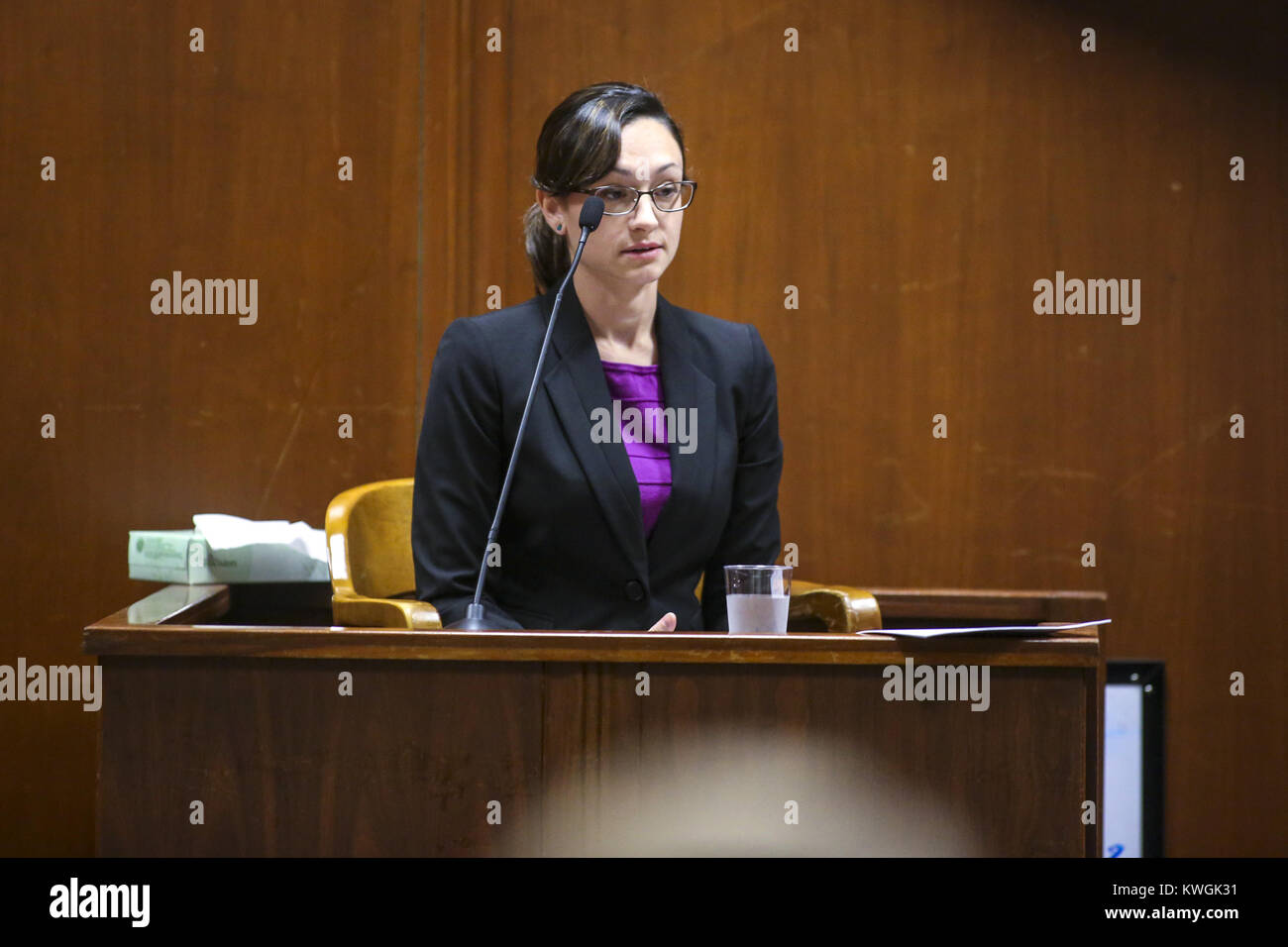 Forensic pathologist hi-res stock photography and images - Alamy