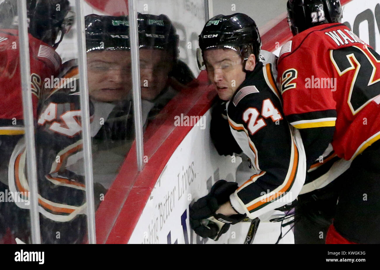 Moline, Iowa, USA. 8th Nov, 2017. Mallard's Dmitry Osipov gets slammed ...