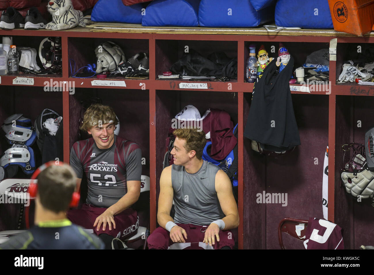 Edgington, Iowa, USA. 20th Oct, 2017. Rockridge's Logan Farrington (52 ...
