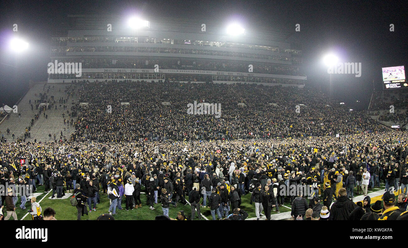 Iowa City, Iowa, USA. 4th Nov, 2017. The floor of Kinnick Stadium is a ...