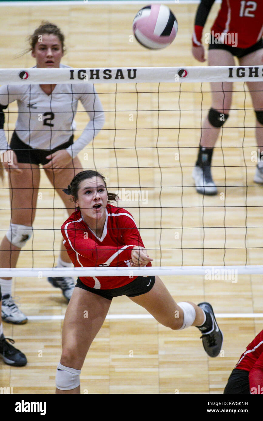 Cedar Rapids, Iowa, USA. 9th Nov, 2016. Assumption's Carly King (9 ...